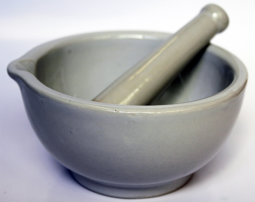 Mortier en porcelaine émaillée avec bec verseur et son pilon